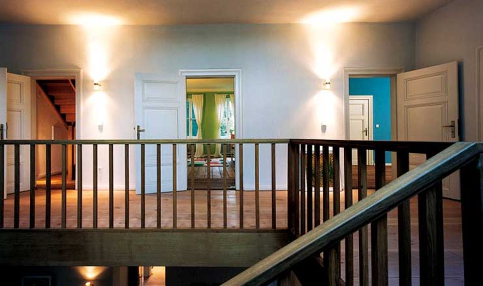 Empore zu den Zimmern - Bild 7 - [SCHÖNER WOHNEN]