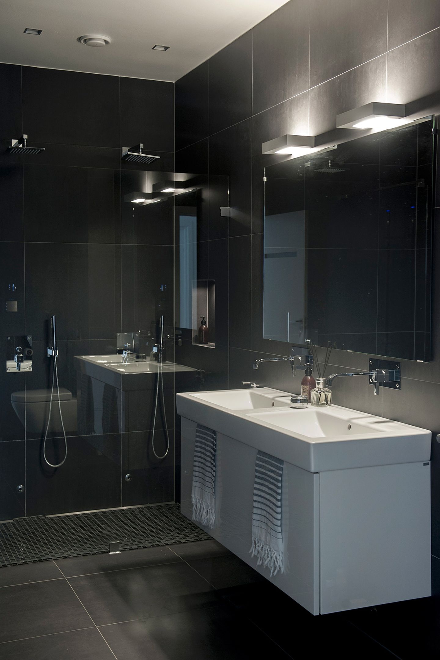 Badezimmer in Schwarz - [SCHÖNER WOHNEN]