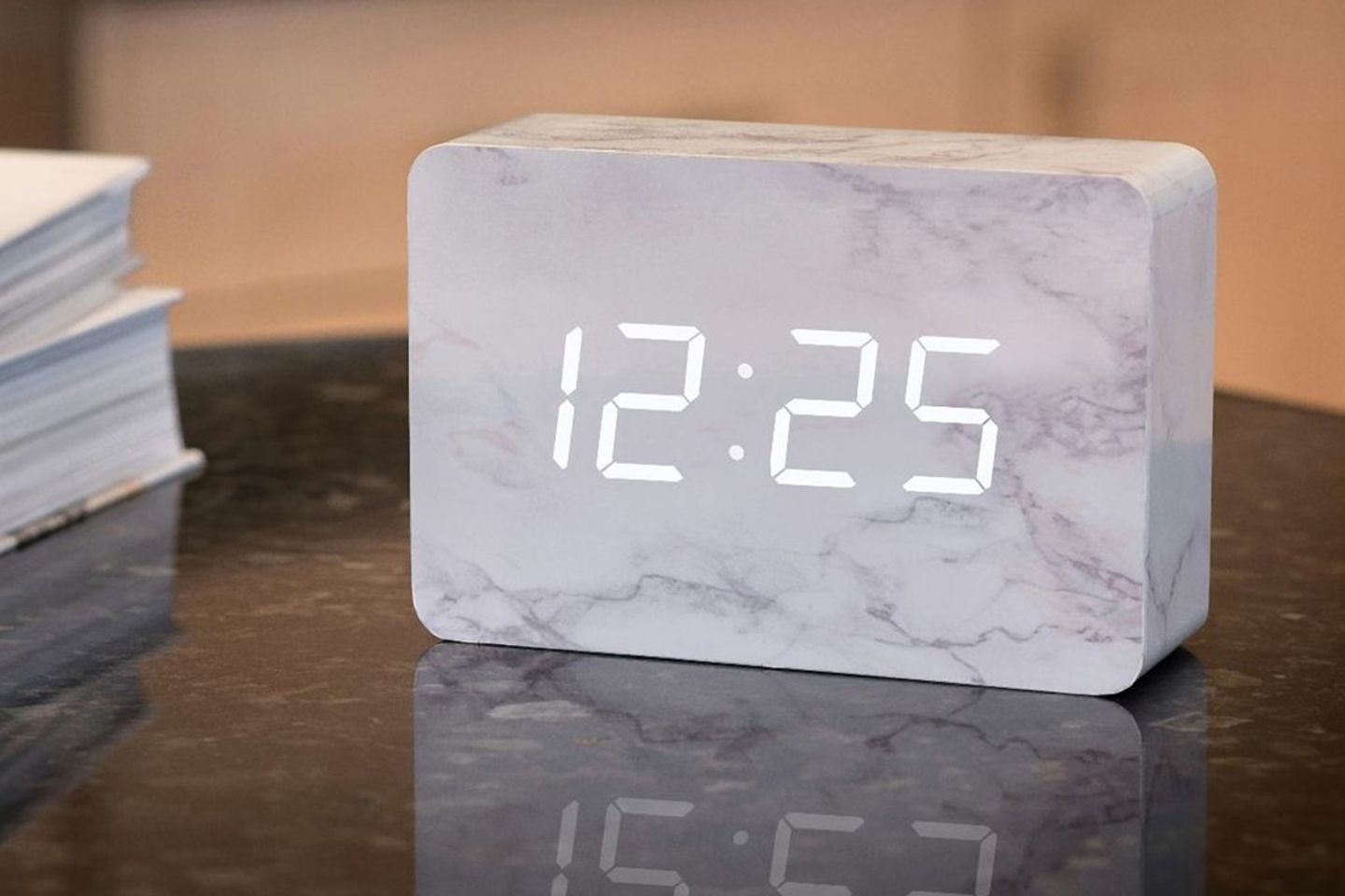 LED-Wecker "Brick Click Clock" von Gingko - [SCHÖNER WOHNEN]