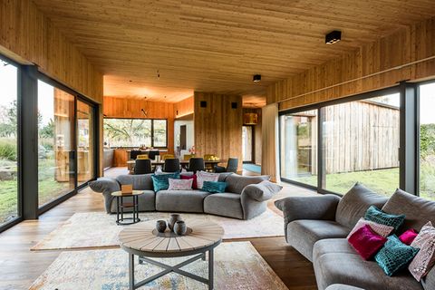 Ideen für Holz im Wohnzimmer - stilvoll & gemütlich - [SCHÖNER WOHNEN]