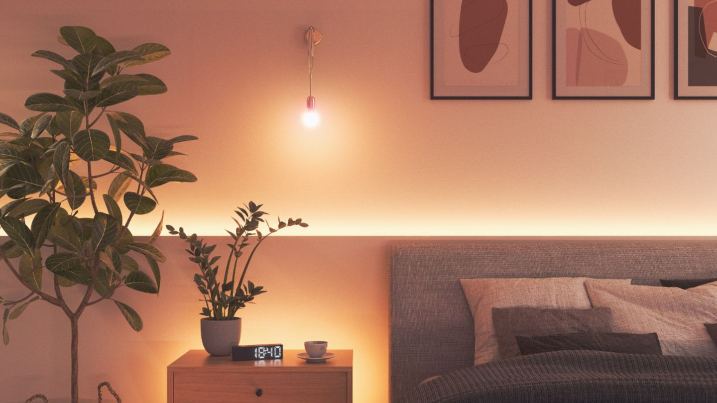 Indirekte Beleuchtung hinter dem Sofa mit LED-Streifen - [SCHÖNER WOHNEN]