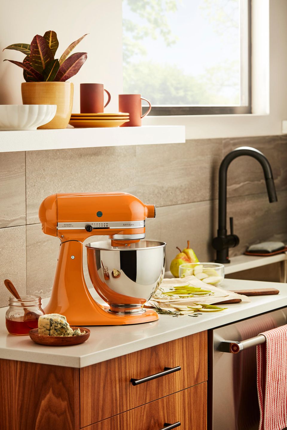 Kitchenaid in leuchtendem Orange - [SCHÖNER WOHNEN]