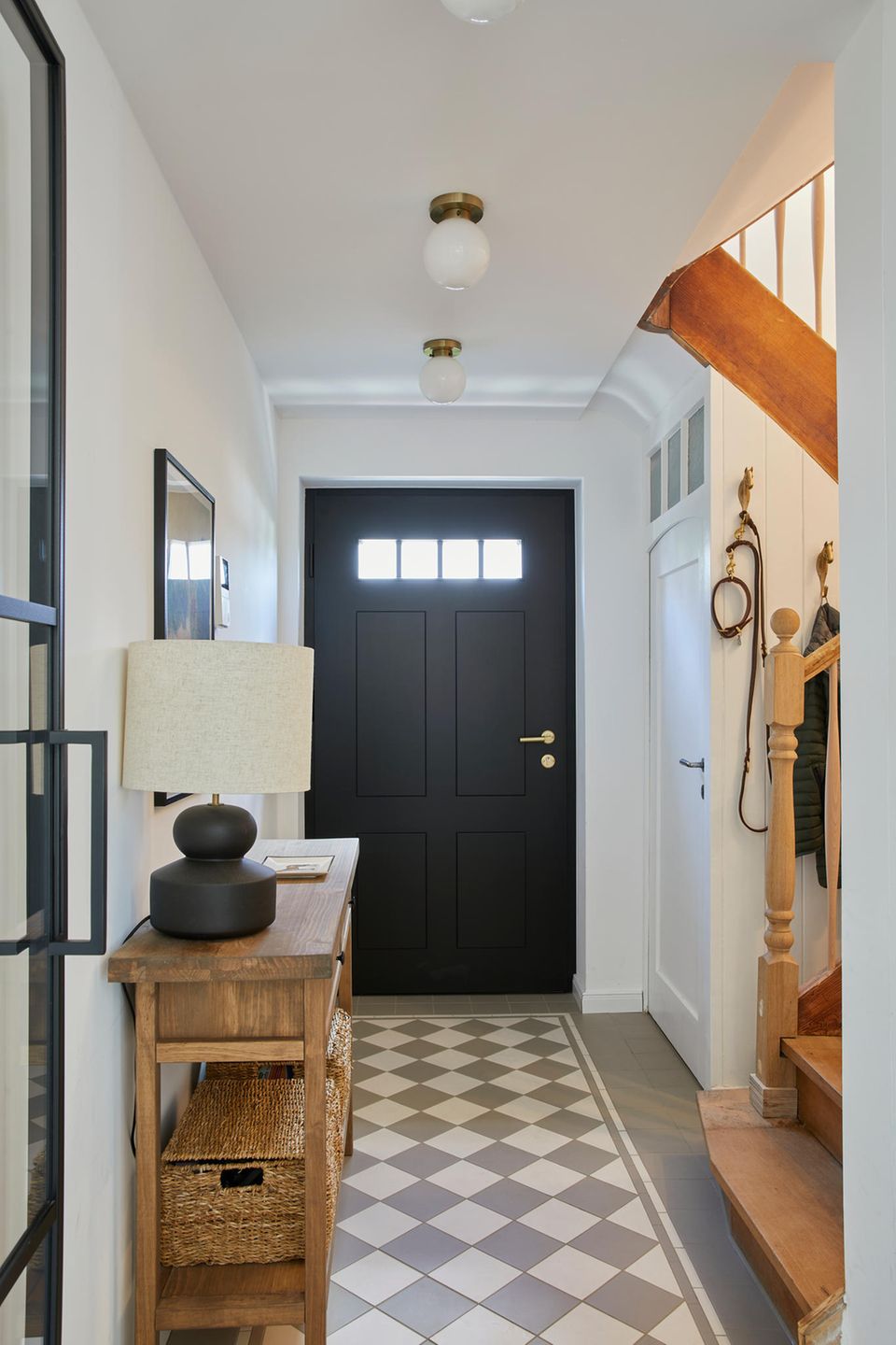 Eingangsbereich ganz im Farbschema - [SCHÖNER WOHNEN]