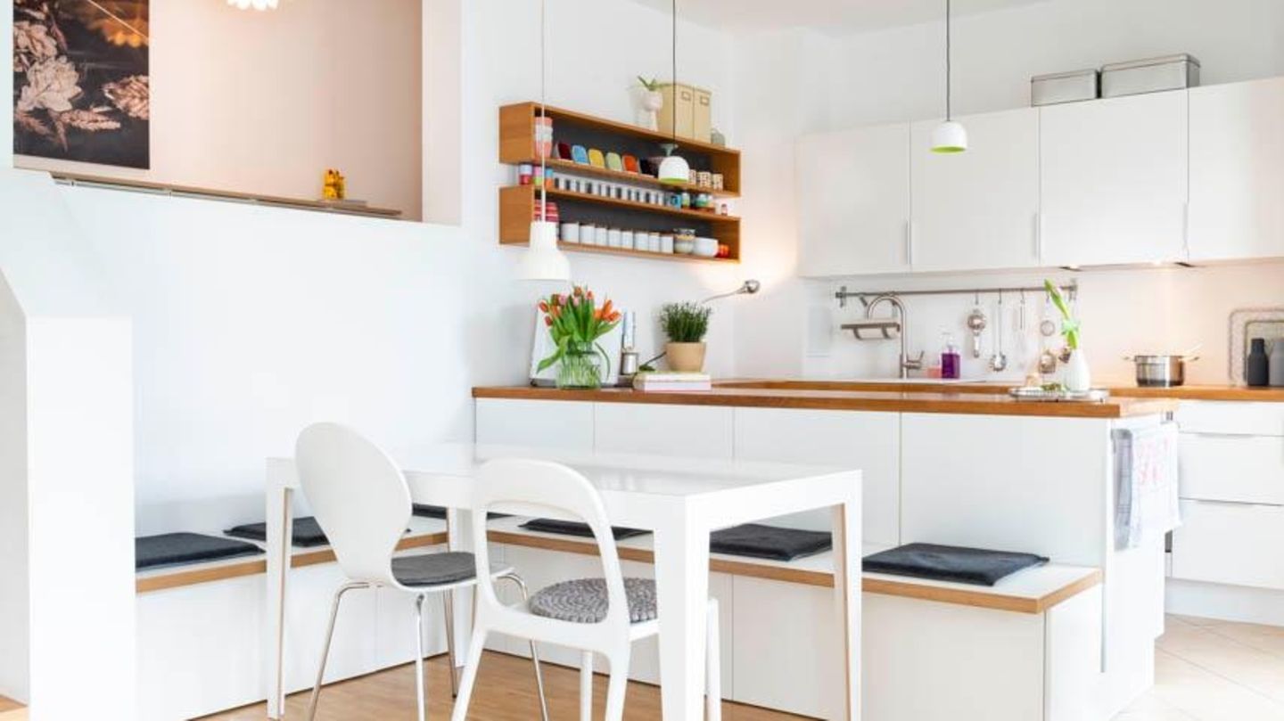 Schwebender Ikea-Hack: "Bestå" in luftiger Höhe - [SCHÖNER WOHNEN]