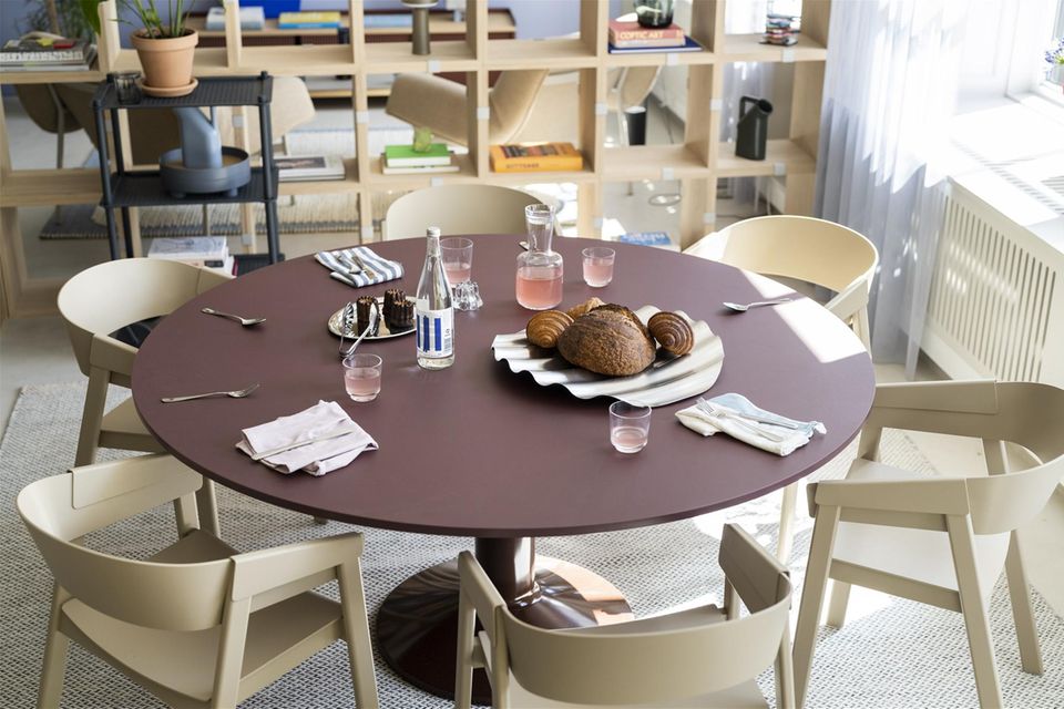 Gesellig: Tisch "Midst" von Muuto - [SCHÖNER WOHNEN]