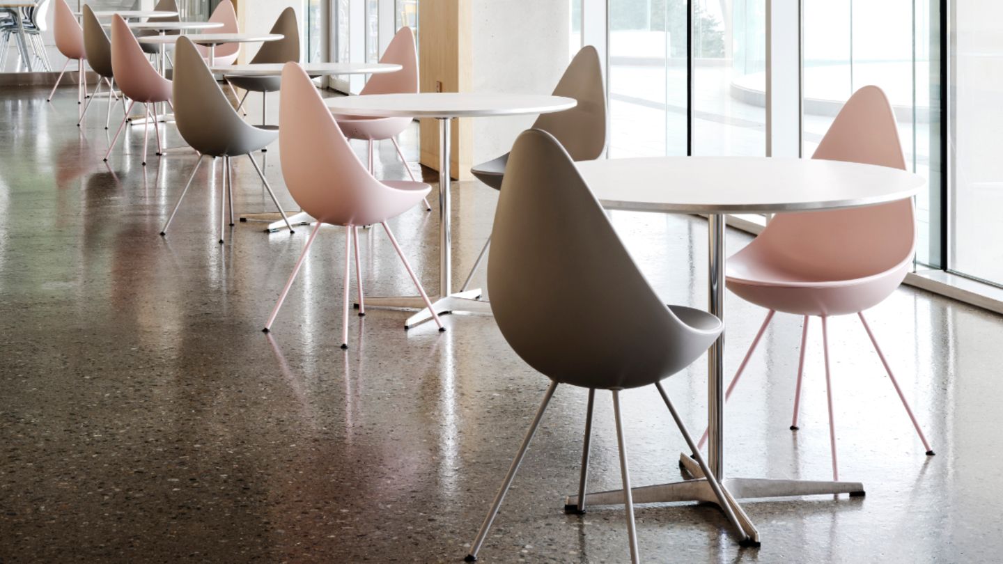 "Drop Chair" von Arne Jacobsen - [SCHÖNER WOHNEN]