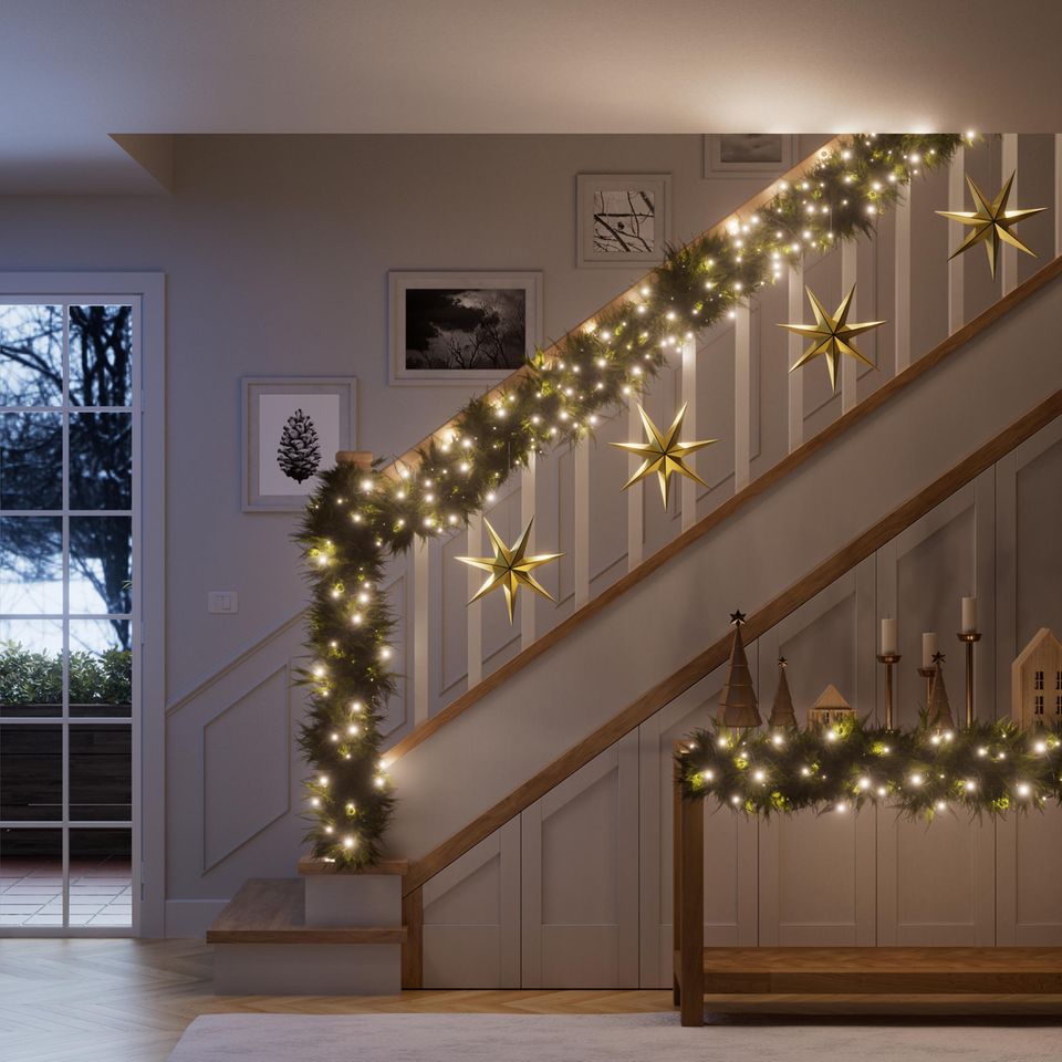 Wunderschone Lichterkette An Die Wand Bild