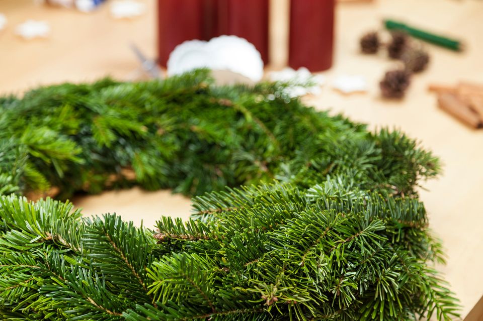 Do it yourself: Adventskranz binden - [SCHÖNER WOHNEN]
