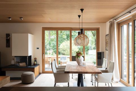 Räume mit Holzdecke modern einrichten - [SCHÖNER WOHNEN]