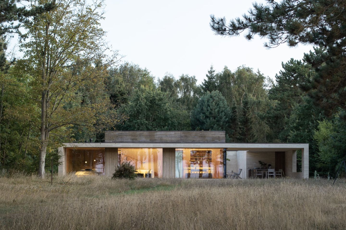Atrium House in Seeland: Monolith im Grünen - [SCHÖNER WOHNEN]