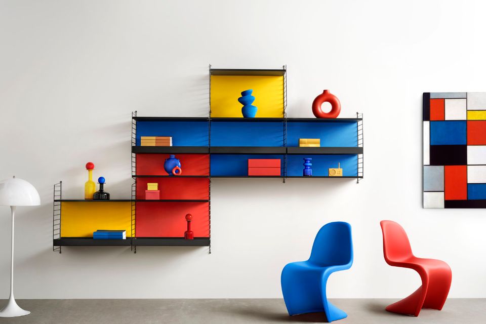 Einzelne Farbblöcke hinter Wandregalen farbig streichen - [SCHÖNER WOHNEN]