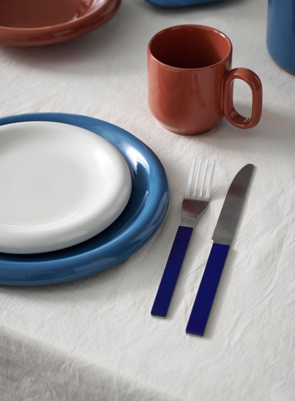 Himmelblau und Rostrot: So lassen wir das Farbtrend-Duo bei uns ...