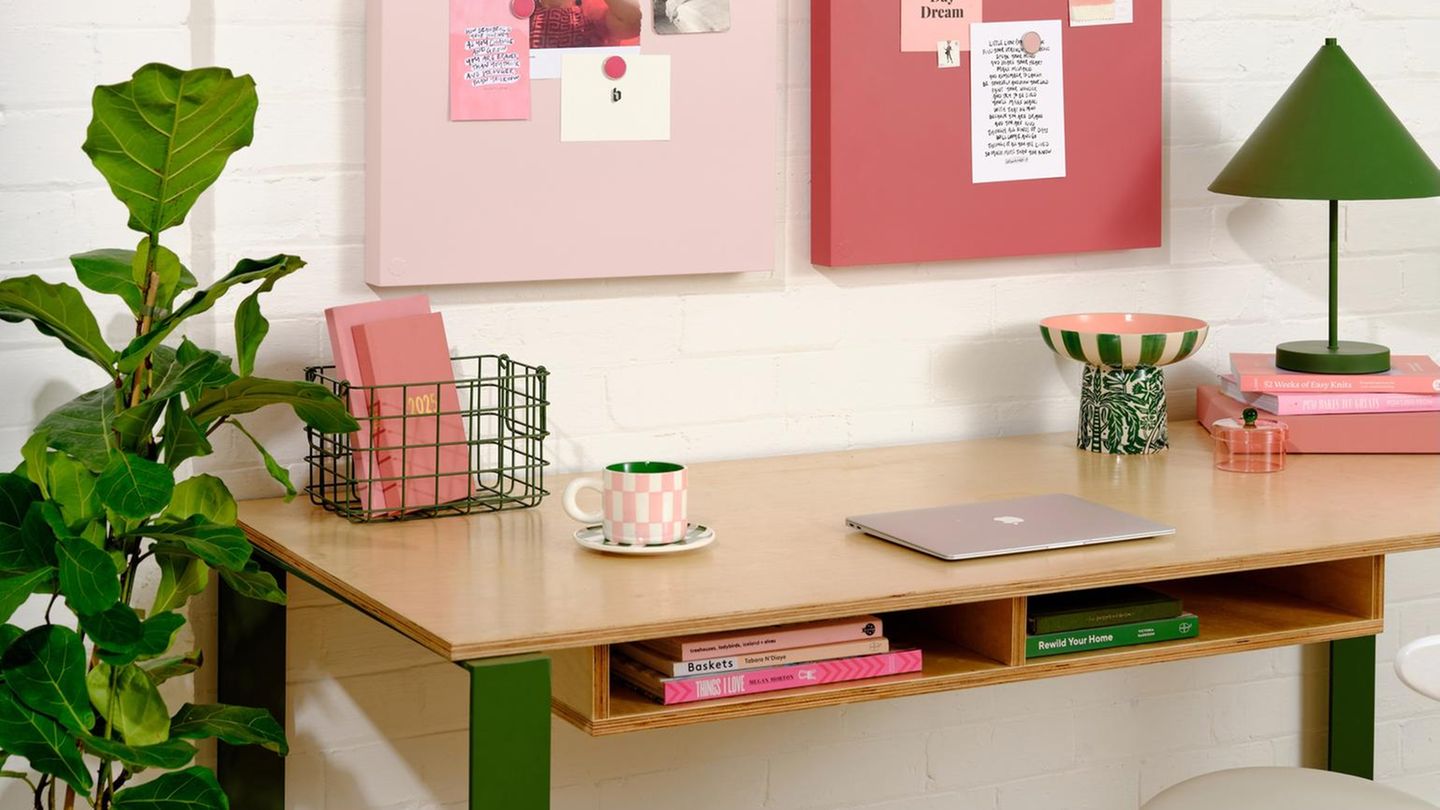 Schreibtisch organisieren: So bleibt der Arbeitsplatz ordentlich ...